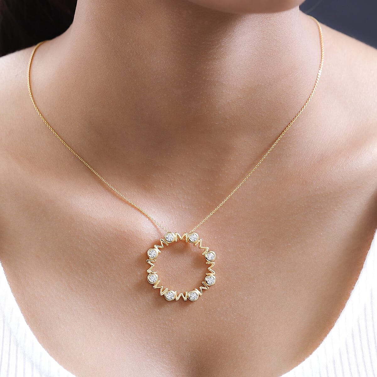 Buy Moissanite "MOM" Circle Pendant Necklace (20 Inches) in Platinum ...